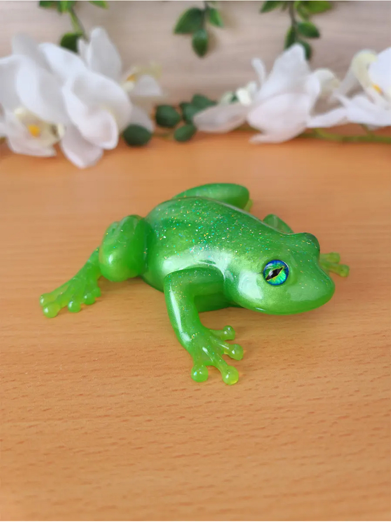 Light Green Resin Glitter Frog - Open Window Crafts